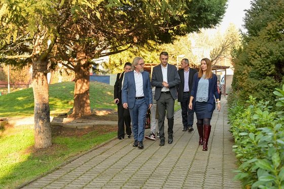 Limani dhe Velkovski i vizituan fëmijët nga SOS Fshati i Fëmijëve